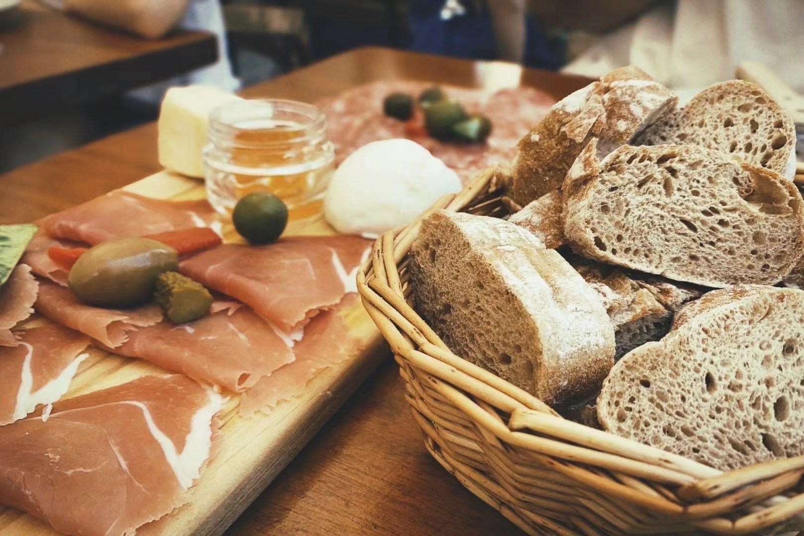 上海DRUNK BAKER(陕西北路店)攻略,DRUNK BAKER(陕西北路店)特色菜推荐/菜单/人均消费/电话/地址/菜系/点评/营业时间 ...