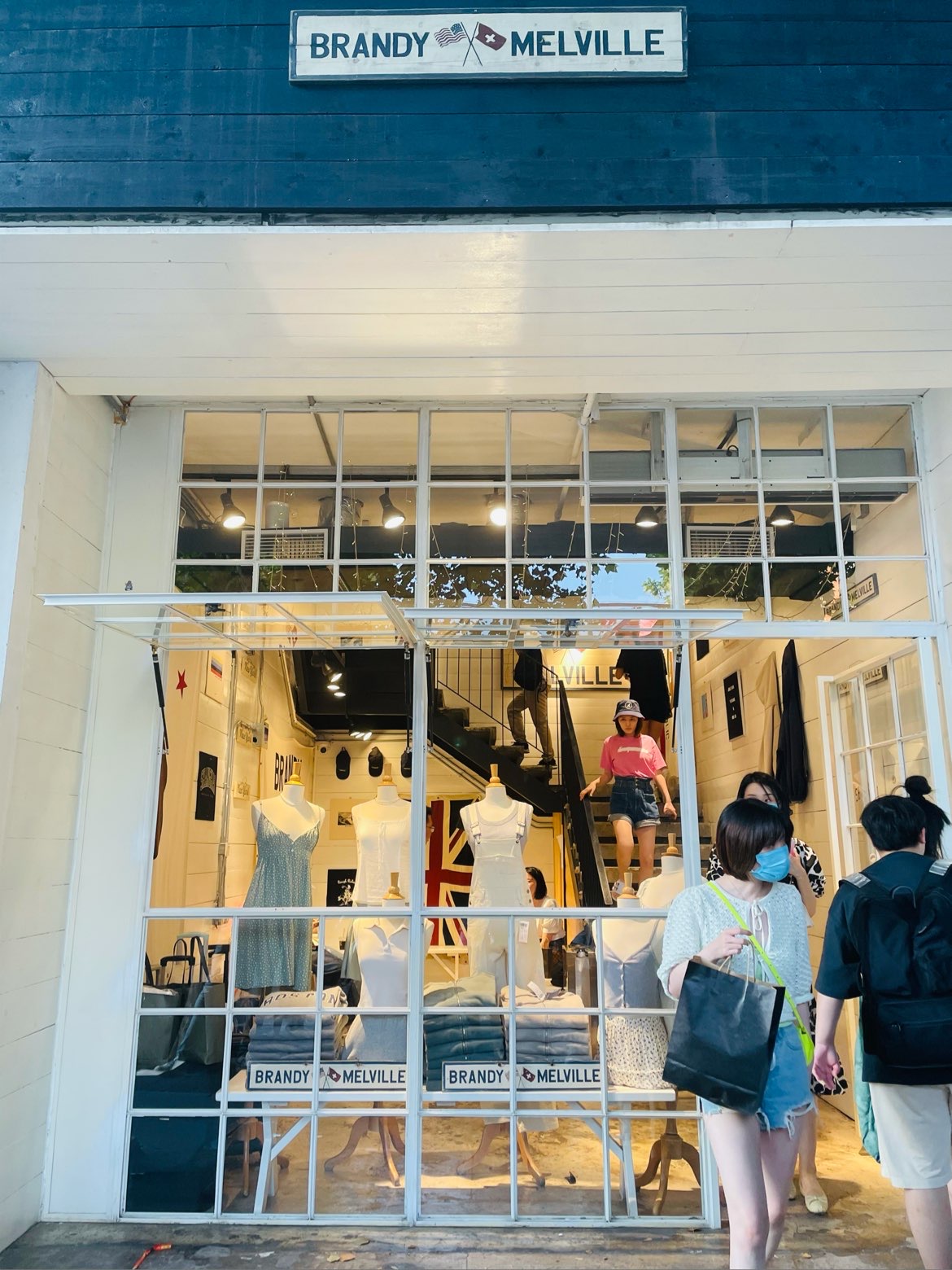 上海Brandy Melville购物攻略,Brandy Melville物中心/地址/电话/营业时间【携程攻略】