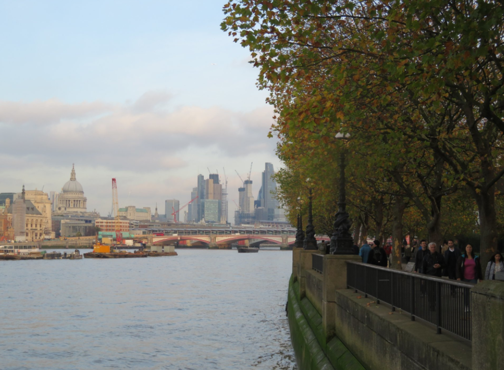 2023The Queen's Walk玩乐攻略,有很多餐厅，酒吧和漂亮的建...【去哪儿攻略】