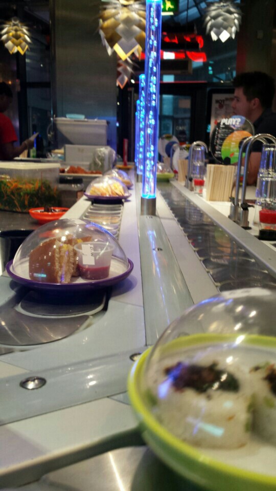 2025Yo! Sushi美食餐厅,Shitty sushi and they charg...【去哪儿攻略】