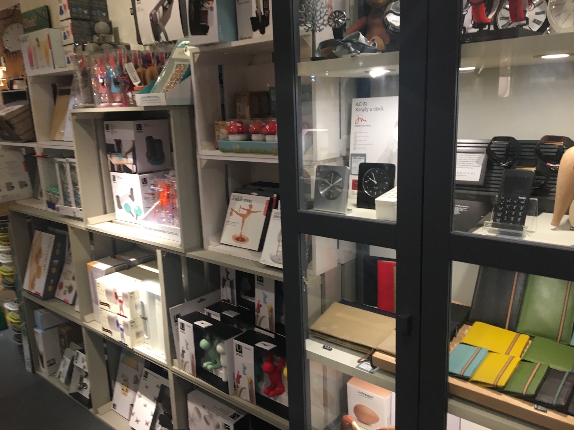 2023RESERVED by HOMELESS.hk(希慎广场店)购物,适合放在床头的、摆在餐桌上...【去哪儿攻略】