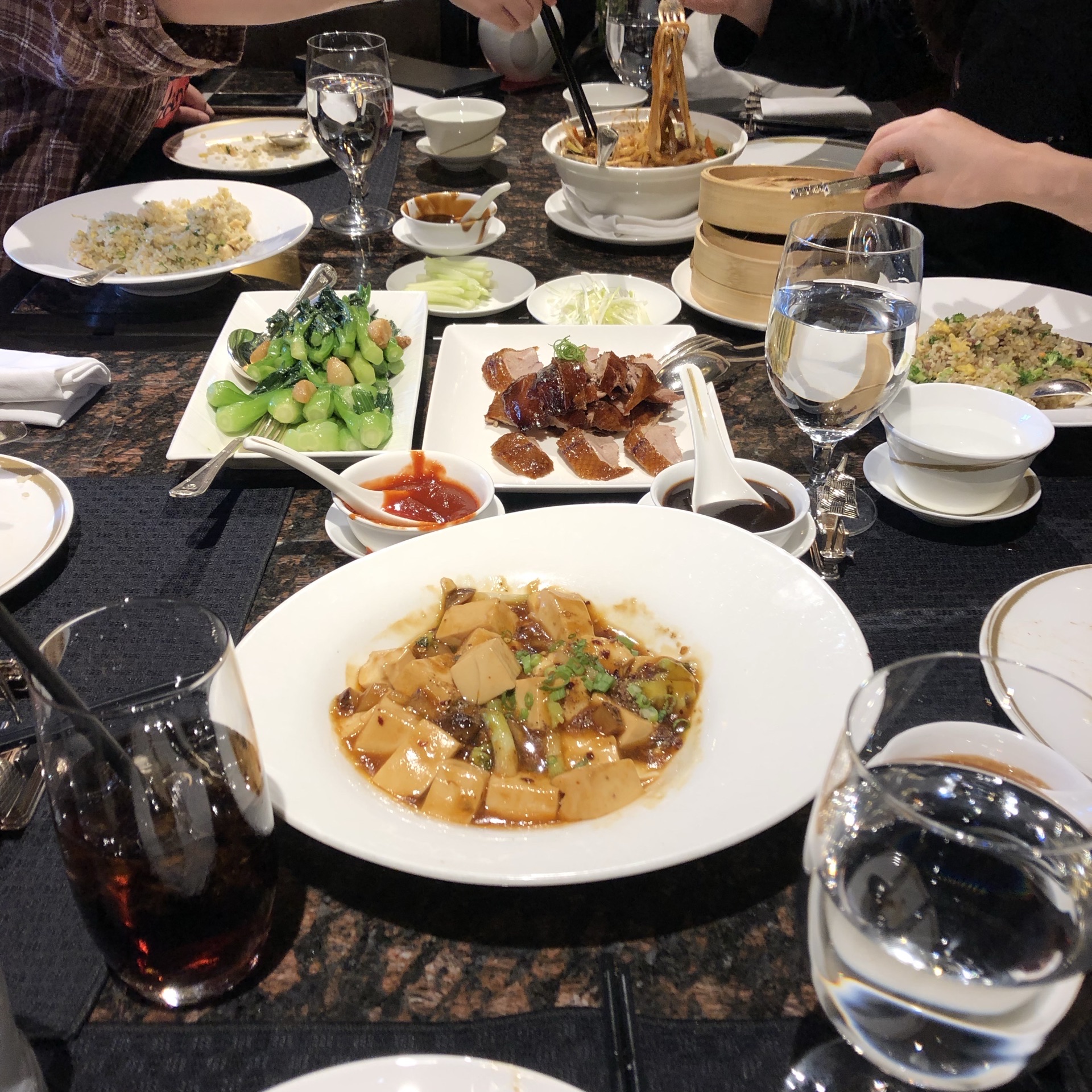 2024Shanghai Terrace美食餐厅,接待人員是位越南人服務特別... 【去哪儿攻略】