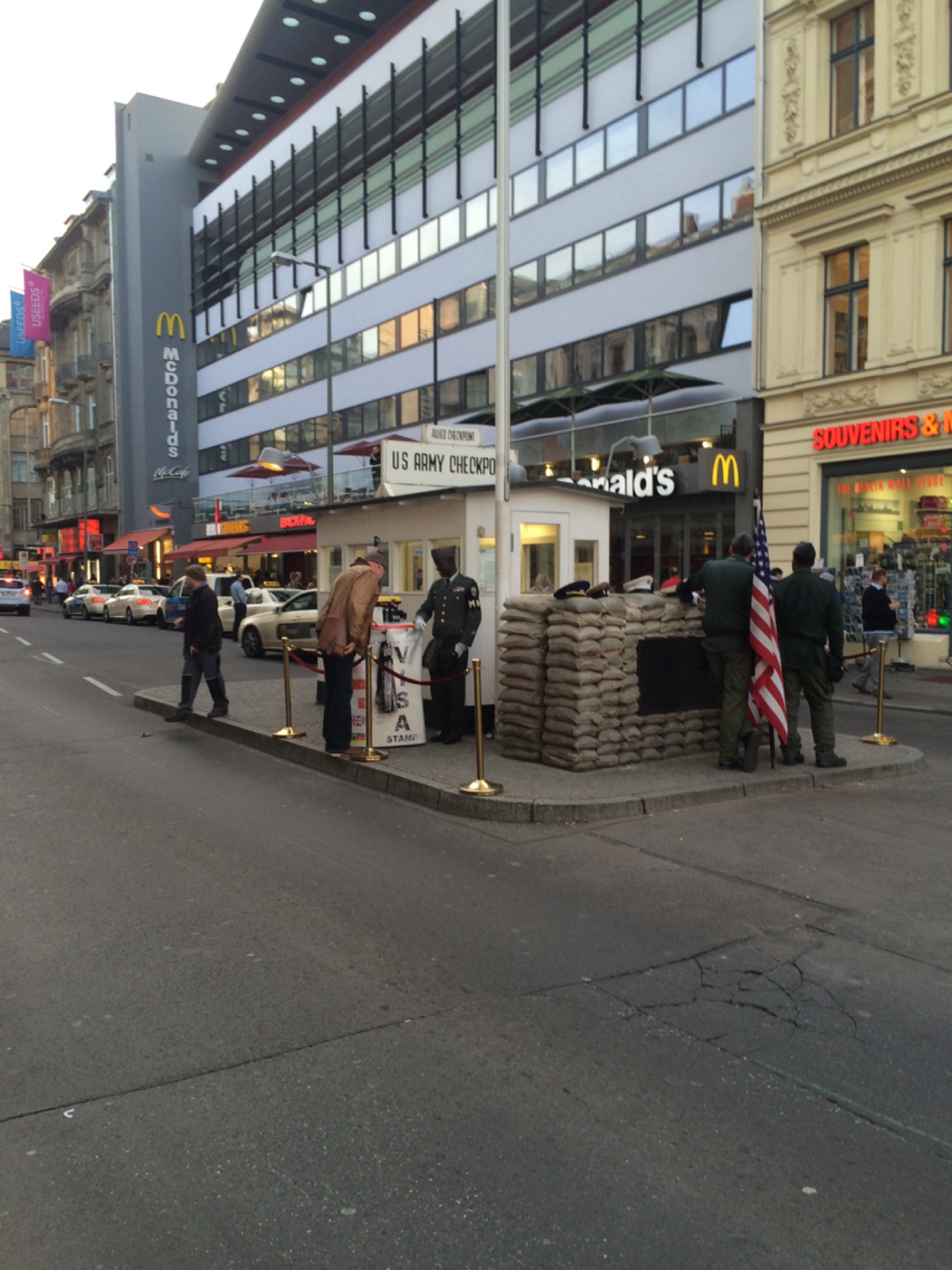 2025Murphys Irish Pub Checkpoint Charlie美食餐厅,Very tacky tourist ...
