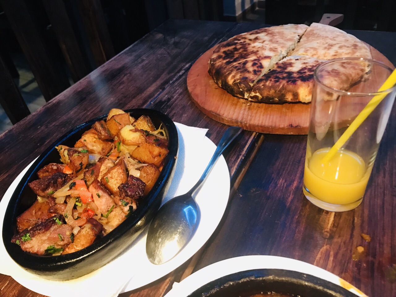 2024Cafe-Bar Buba美食餐厅,强烈推荐OSTRI（酱汁炖牛肉）...【去哪儿攻略】