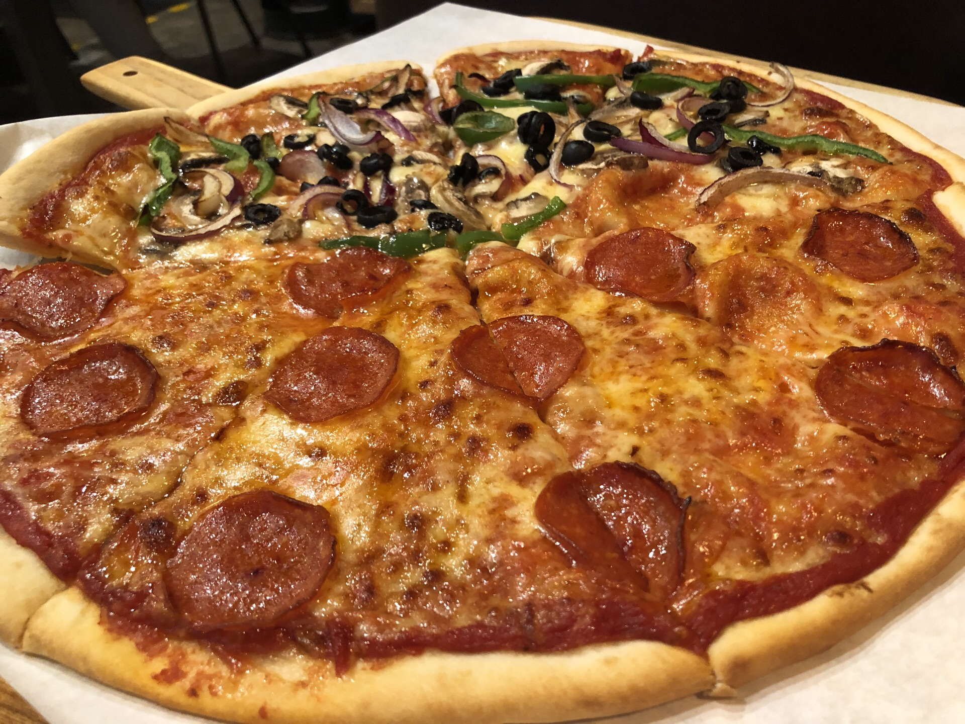 2023火鬼比萨 Pyro pizza(五棵松华熙LIVE店)美食餐厅,价格略贵，薯条刚出锅的好吃...【去哪儿攻略】