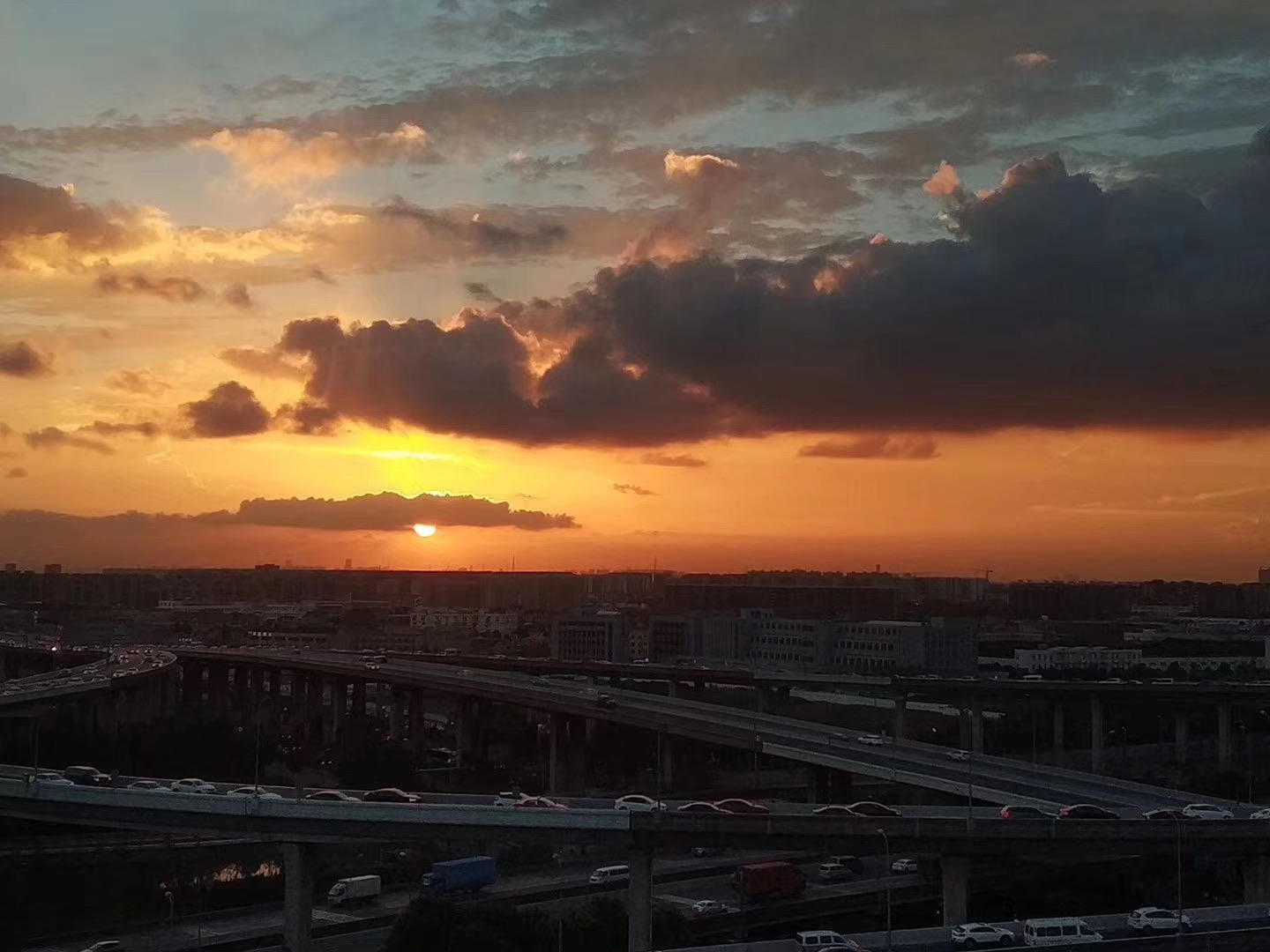 2024SkyBridge HQ天会（原凌空SOHO）游玩攻略,凌空soho标志性的火车头造型...【去哪儿攻略】