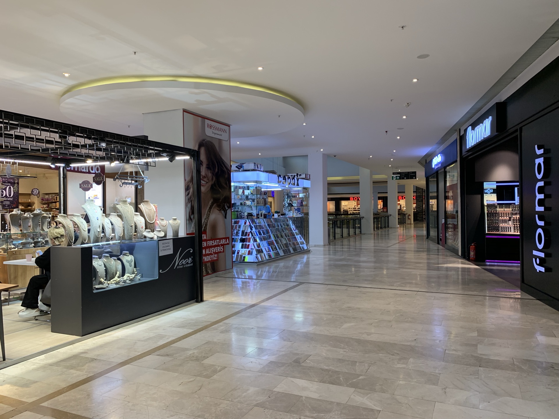 2024Midtown Shopping Mall游玩攻略,一共只有个两层，大多都是土...【去哪儿攻略】