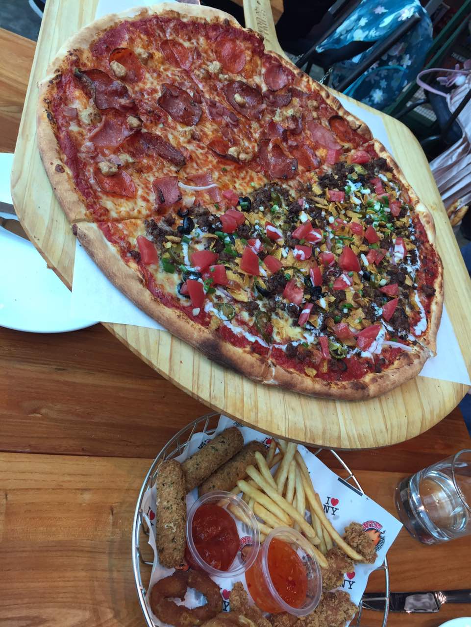 2024火鬼比萨 Pyro pizza(五棵松华熙LIVE店)美食餐厅,味道还不错，就是牛肉的吃着...【去哪儿攻略】