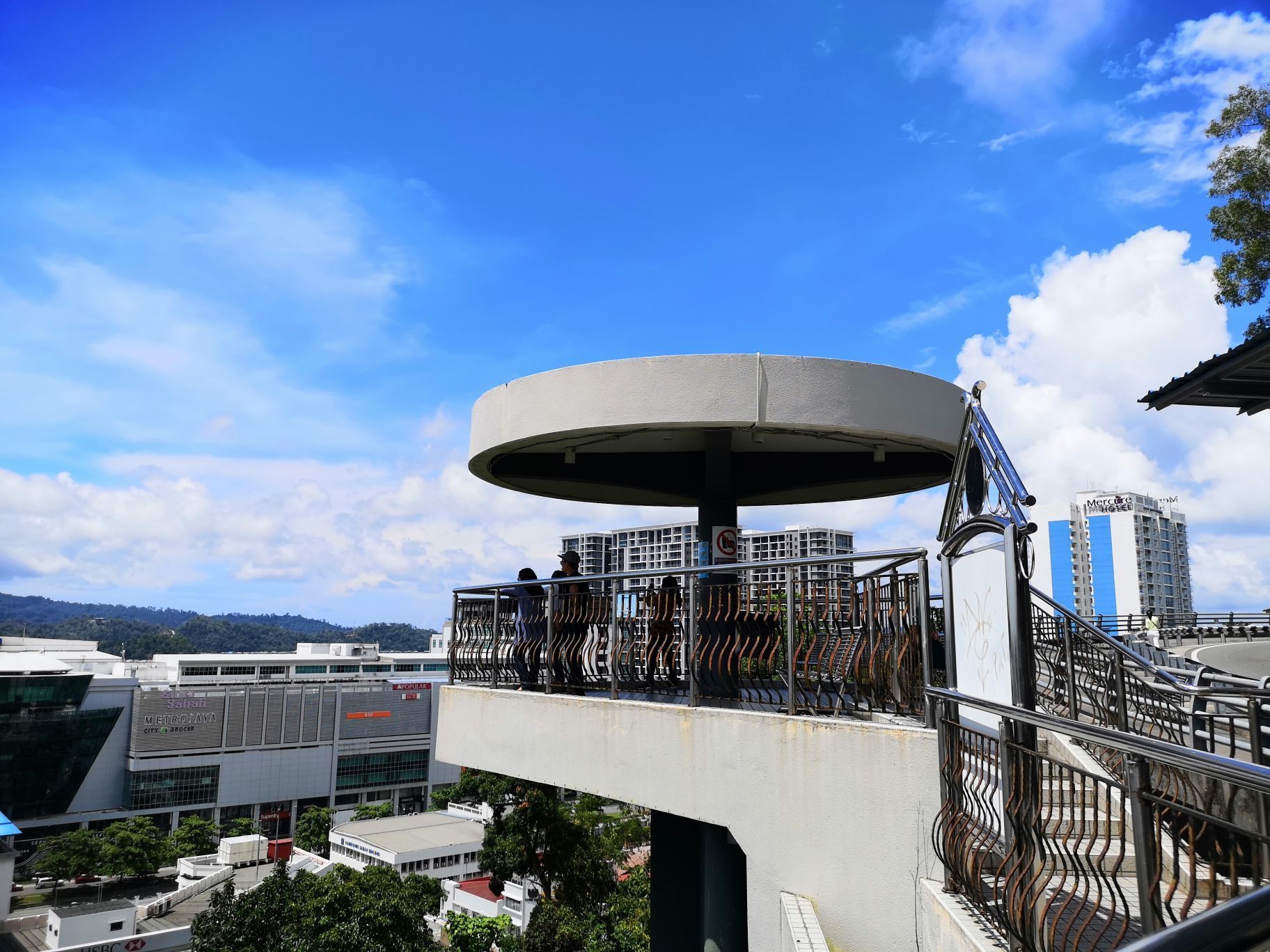 2022Signal Hill Observatory Tower游玩攻略,在信号山观景台，游客可以看...【去哪儿攻略】