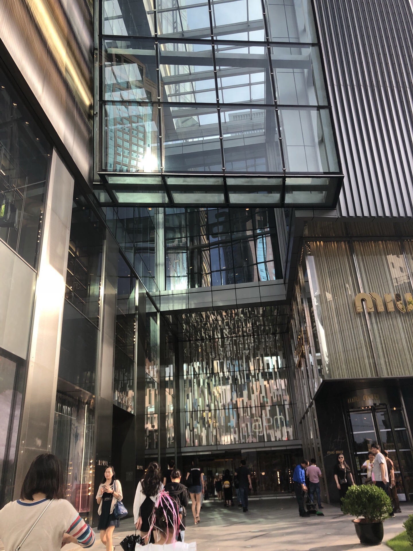 上海环贸iapm商场购物攻略,环贸iapm商场物中心/地址/电话/营业时间【携程攻略】