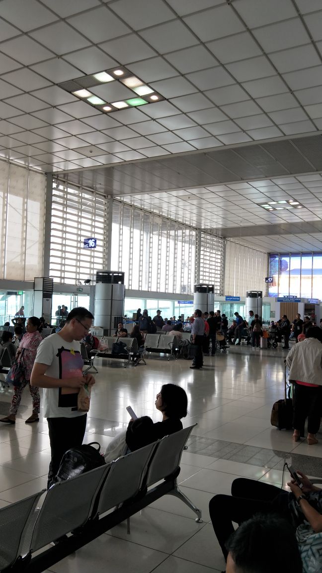 【携程攻略】尼诺伊阿基诺国际机场，总共有四个航站楼，相互之间不联通，只靠巴士，的士来往，免费巴士等…