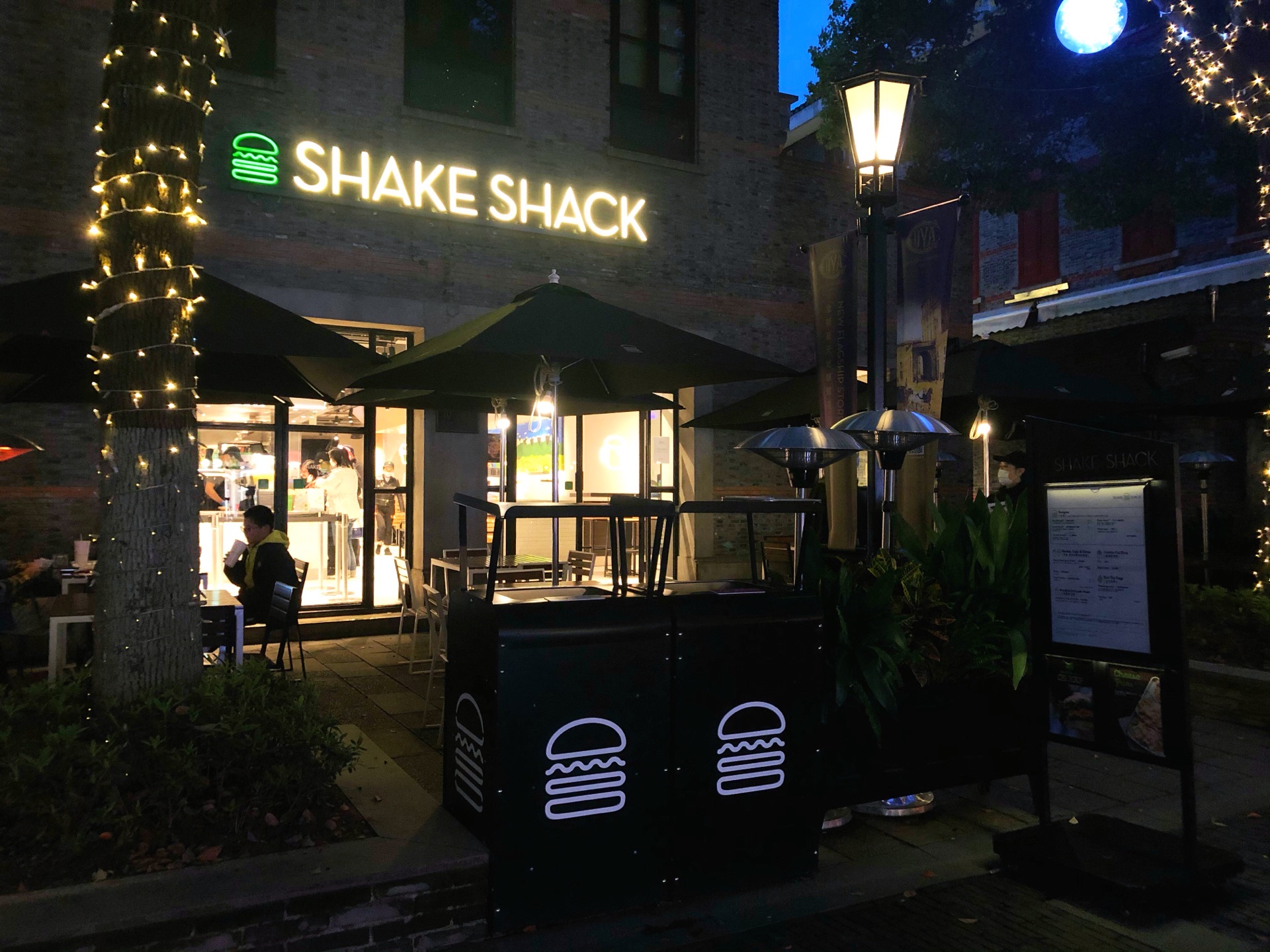 上海Shake Shack(上海新天地店)攻略,Shake Shack(上海新天地店)特色菜推荐/菜单/人均消费/电话/地址/菜系/点评/营业 ...