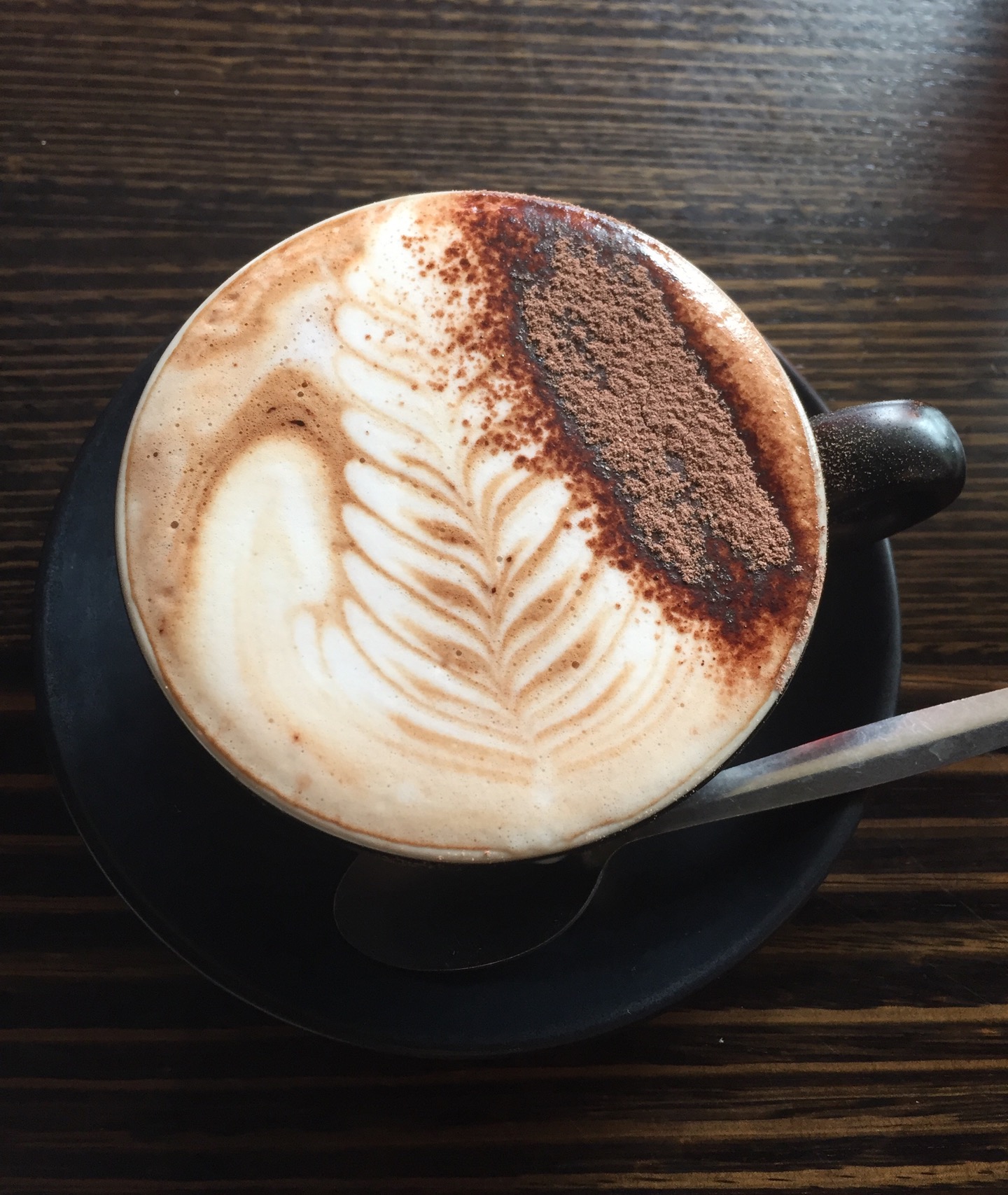 2023Four Figs美食餐厅,Reading my book while drink...【去哪儿攻略】