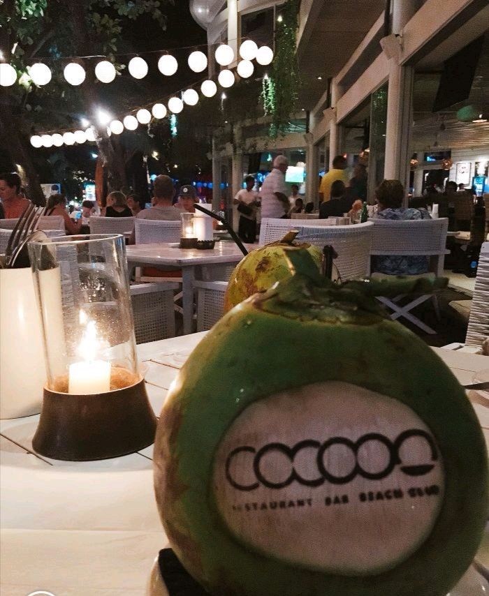 2023Cocoon Restaurant Bar Beach Club游玩攻略,挺不错的一个大排挡，椰子都...【去哪儿攻略】