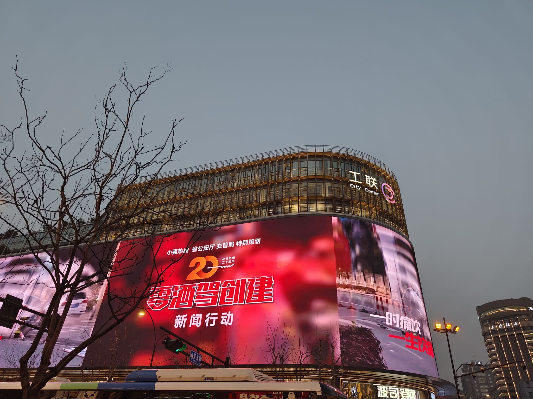 杭州湖滨银泰IN77购物攻略,湖滨银泰IN77物中心/地址/电话/营业时间【携程攻略】