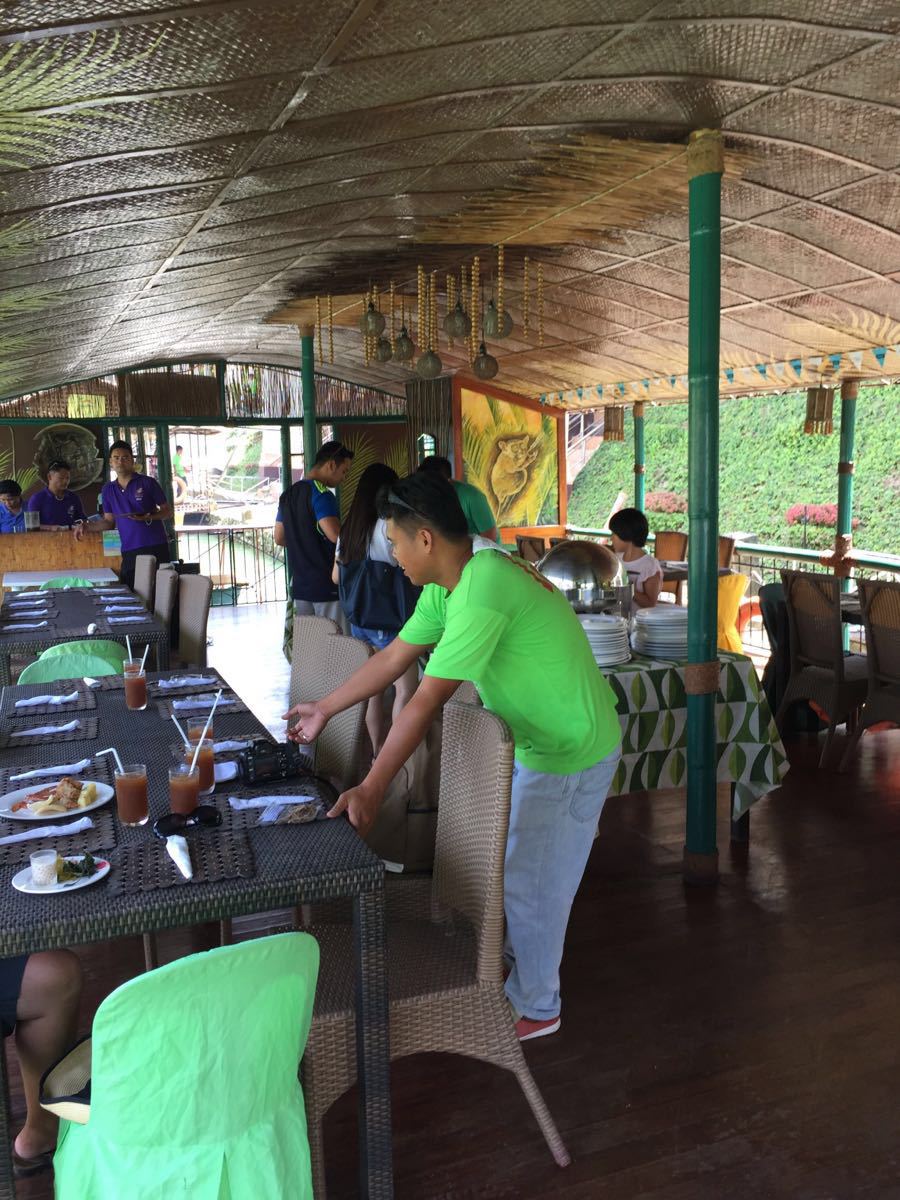 2024Loboc Riverwatch Floating Resto美食餐厅,菜品普通，有蟹有虾，烹饪水... 【去哪儿攻略】