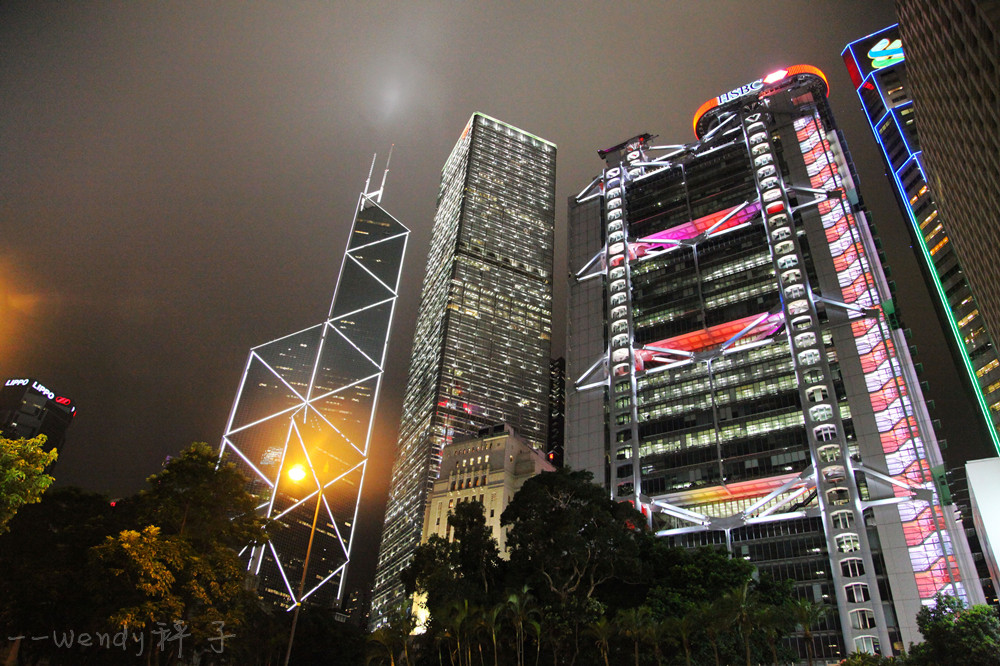 【携程攻略】香港汇丰总行大厦景点,位于中银大厦旁边的香港汇丰总行，虽然不如中银大厦显目，但是最为一…